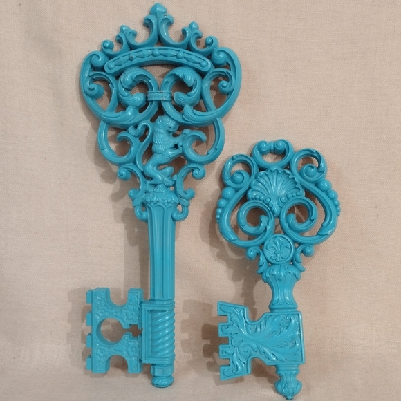 Antique | Accents | Vtg Syroco Inc Victorian Style Skelton Keys Painted ...